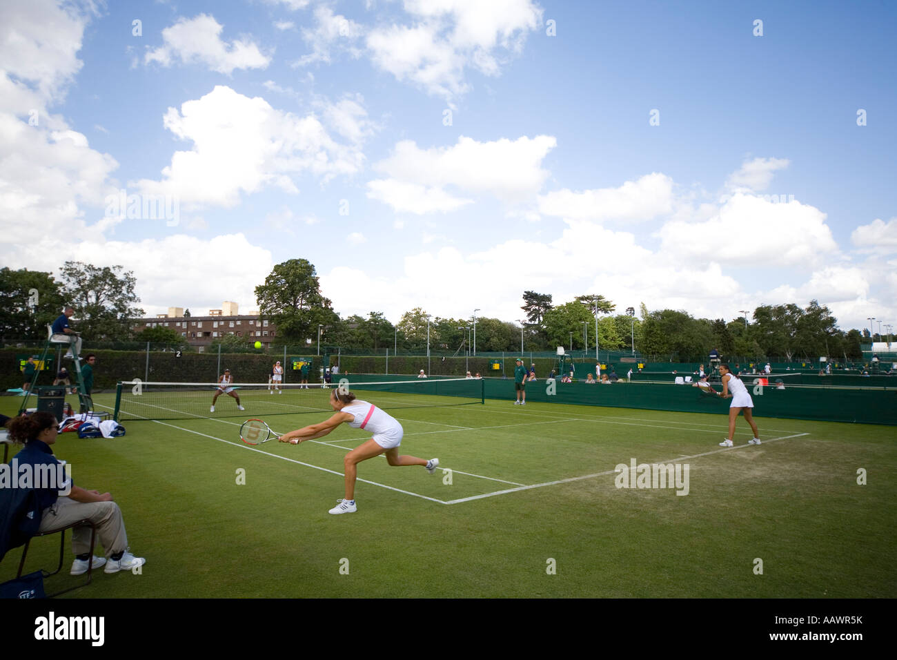 Ladies doubles tennis match hi-res stock photography and images - Alamy