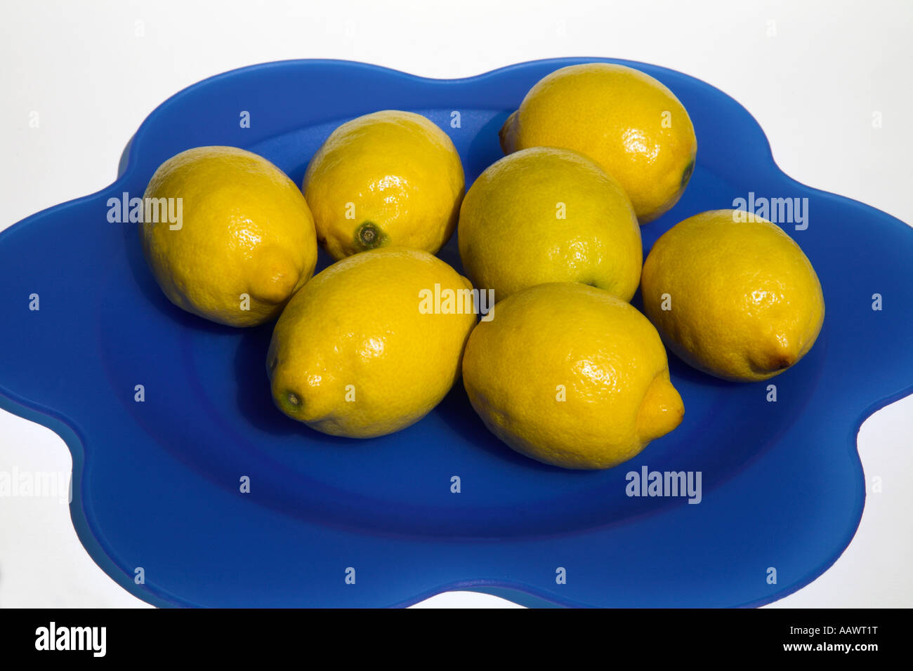 Lemons on a blue plate Stock Photo - Alamy