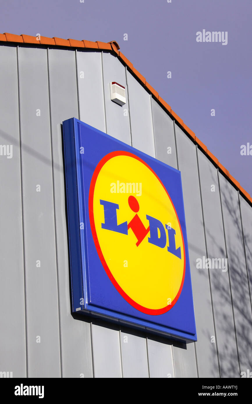 Lidl discount supermarket company sign Stock Photo - Alamy