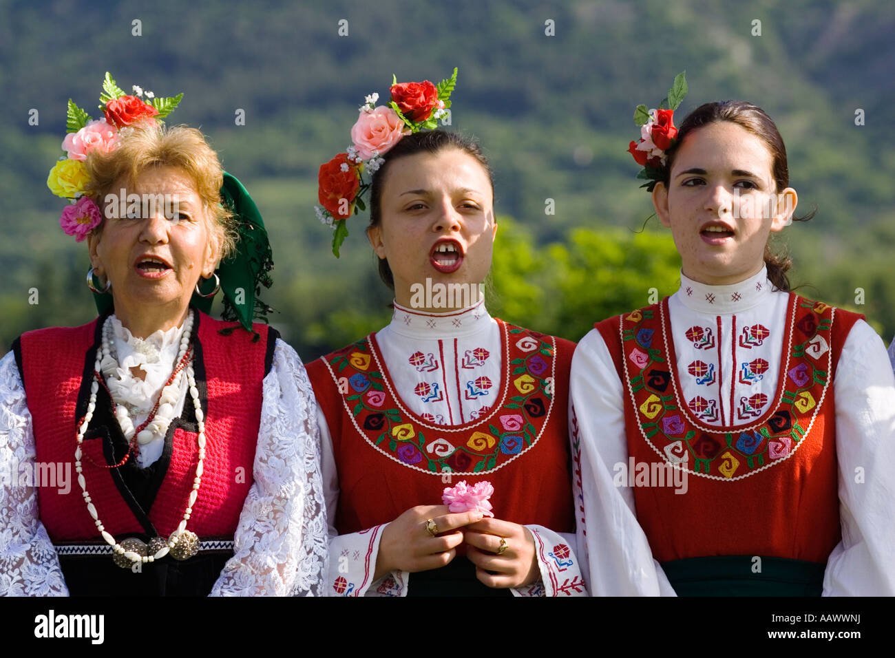 Folklore gruppe hi-res stock photography and images - Alamy