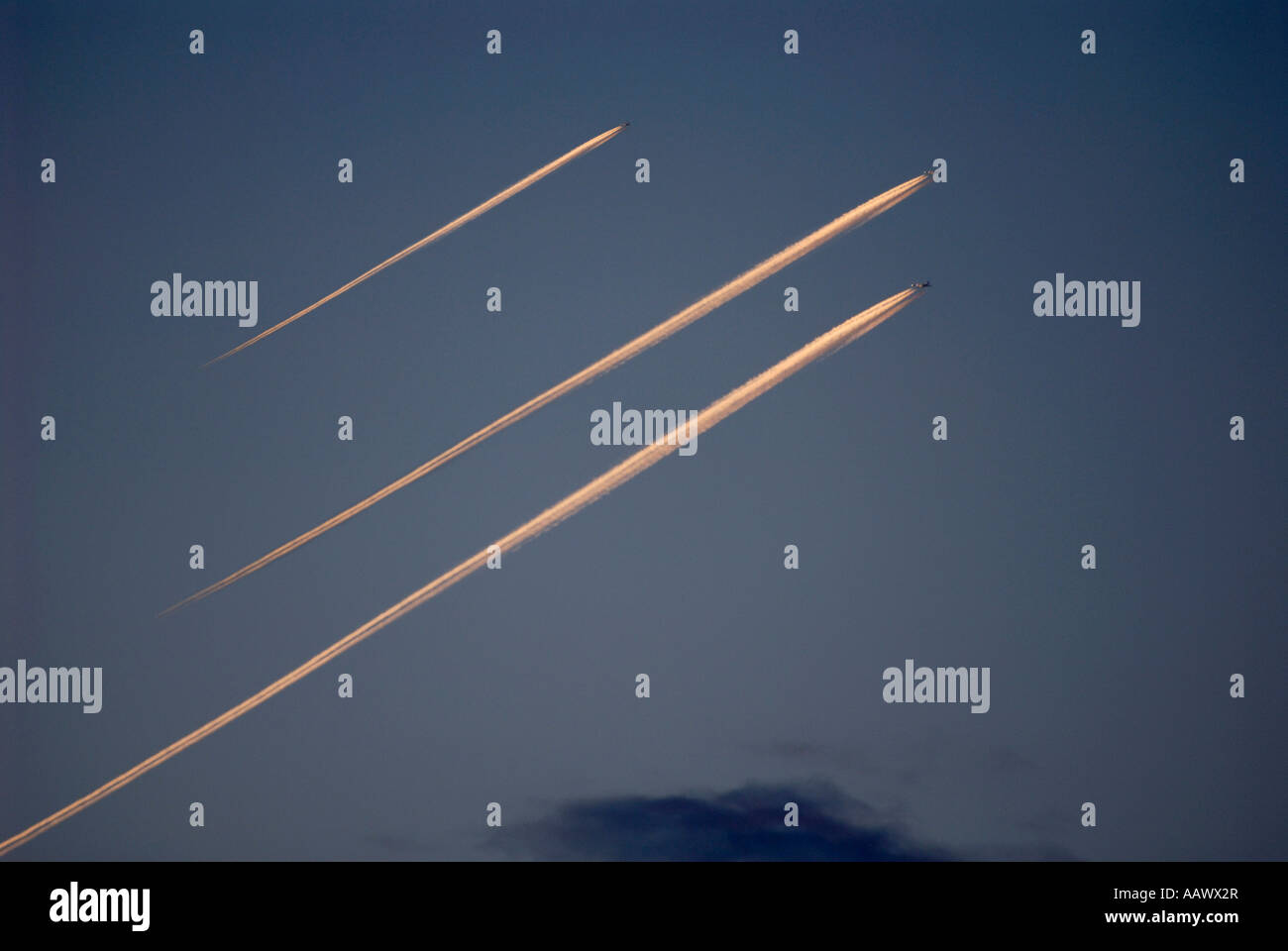 Aeroplanes Contrails High Resolution Stock Photography and Images - Alamy