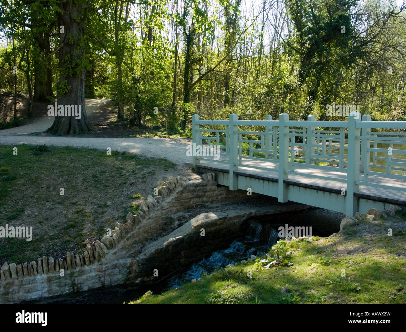 Weir and bridge at Lydiard Country Park Swindon Stock Photo - Alamy