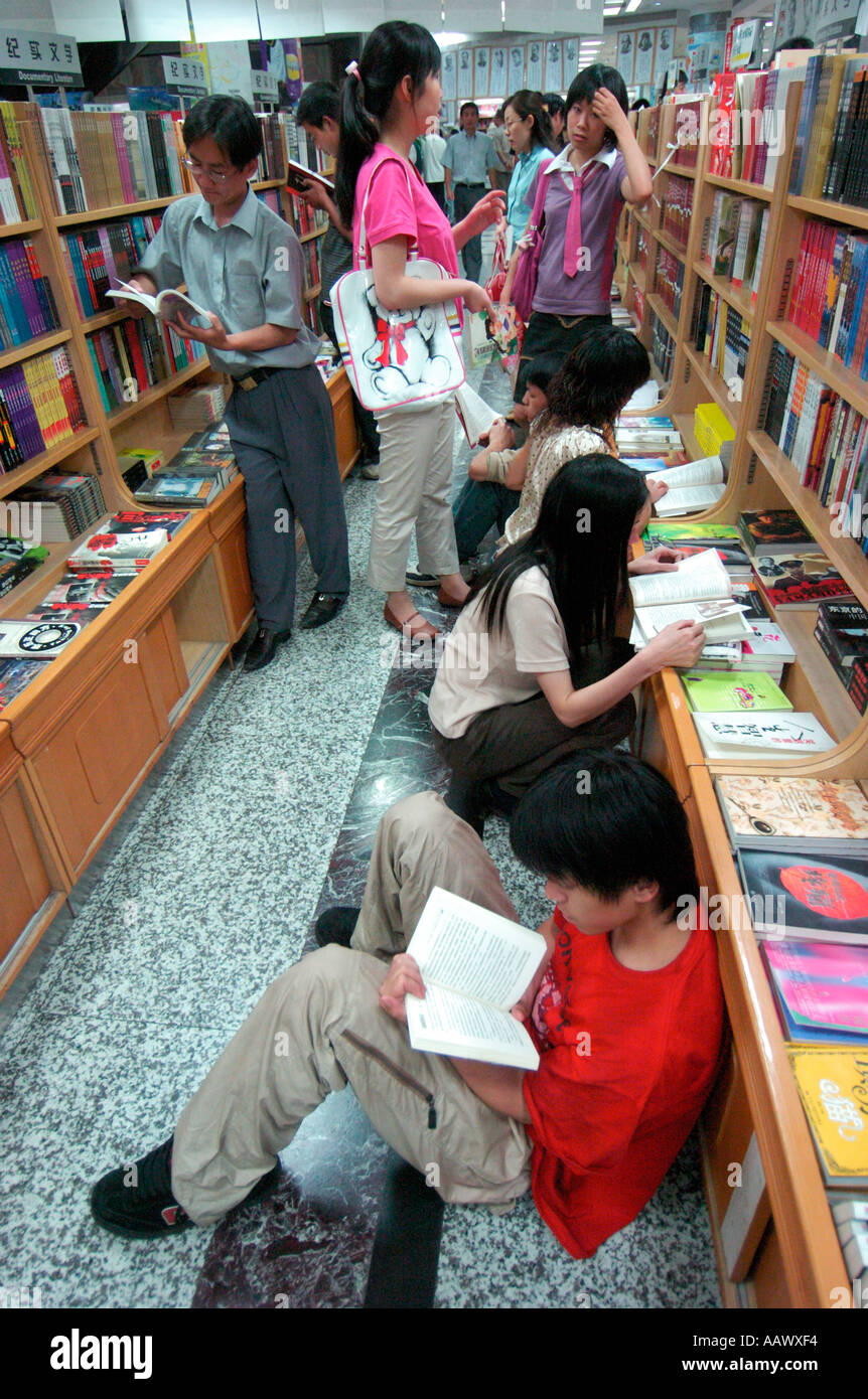 People reading books in a large Beijing bookshop 2005 Stock Photo - Alamy