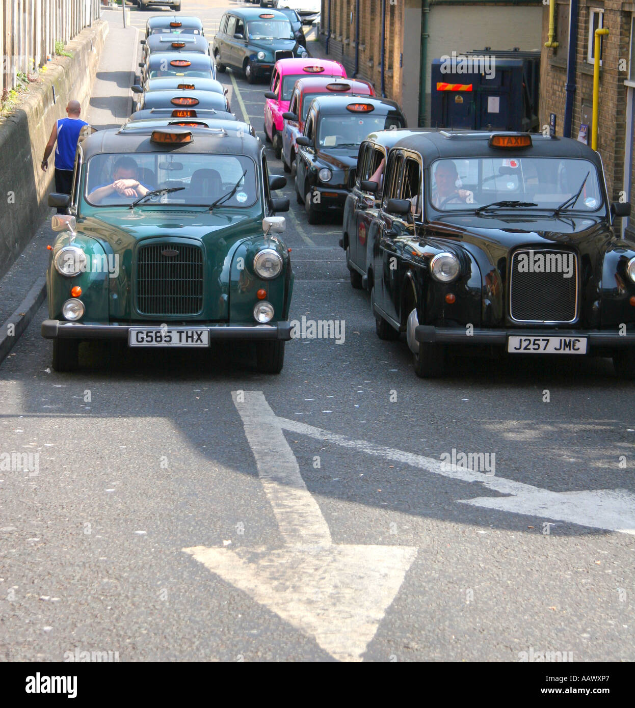Black cab rank hi-res stock photography and images - Alamy