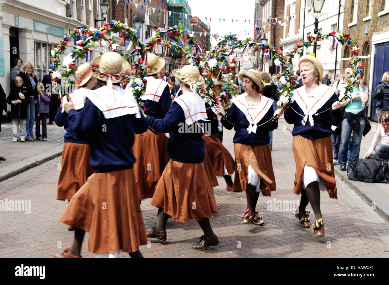 Garland dancers hi-res stock photography and images - Alamy