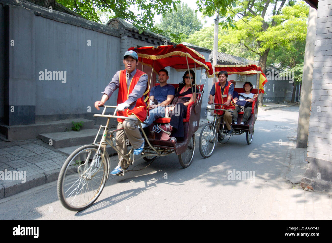 Foreign tourists on a rickshaw tour of Beijing hutongs China Stock ...
