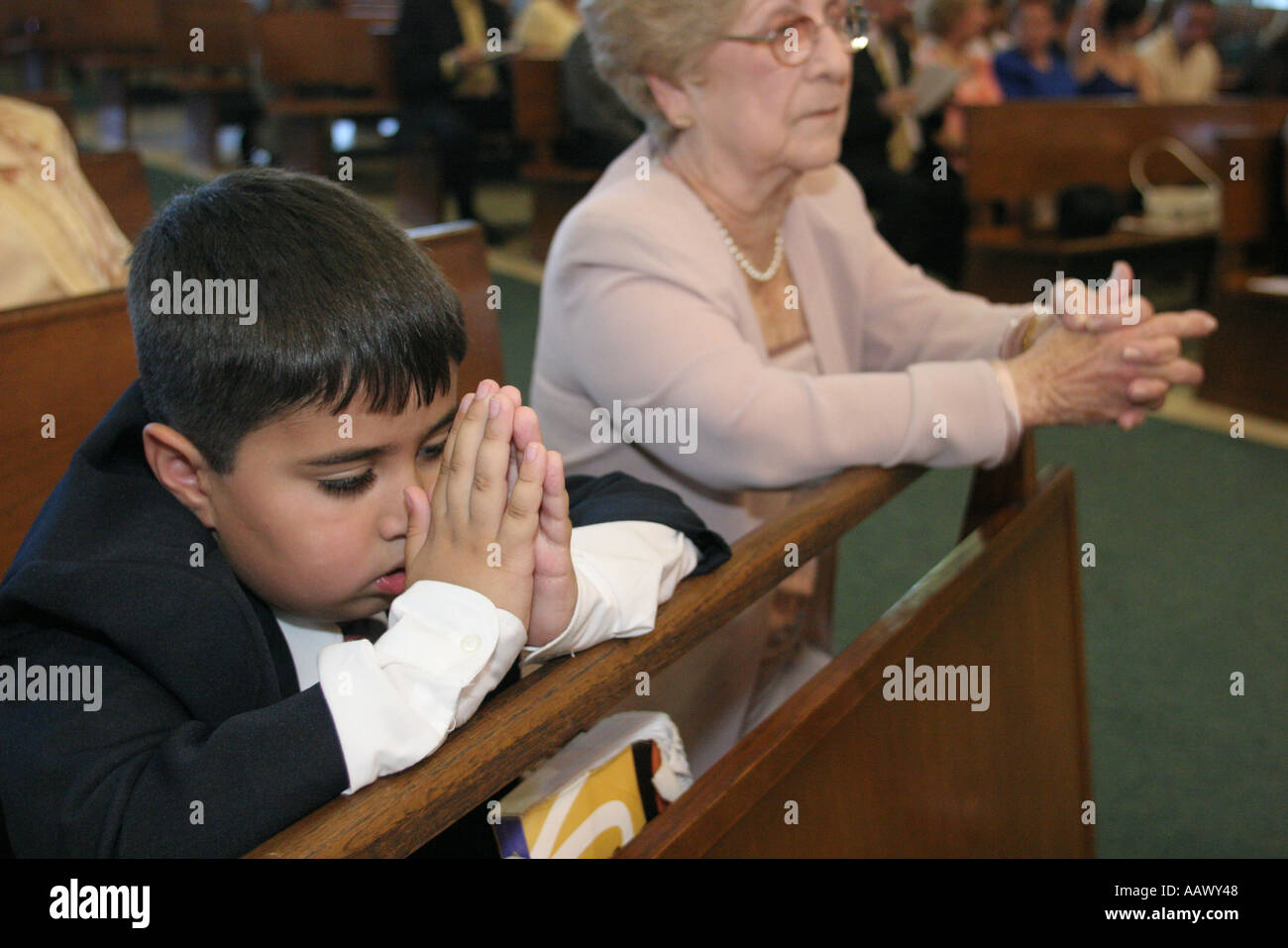 Kids praying catholic hi-res stock photography and images - Alamy