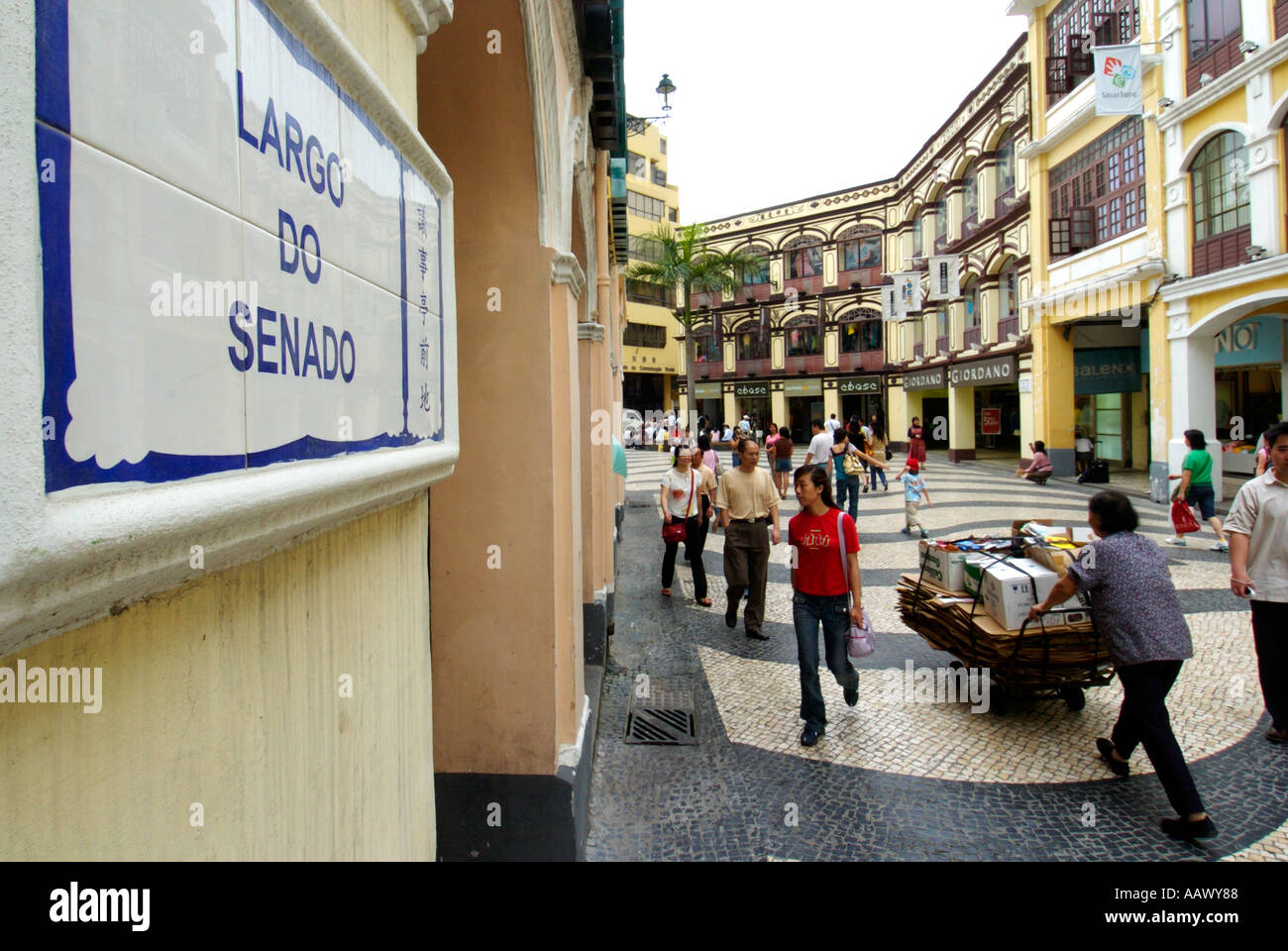 Street signs in macau hi-res stock photography and images - Alamy