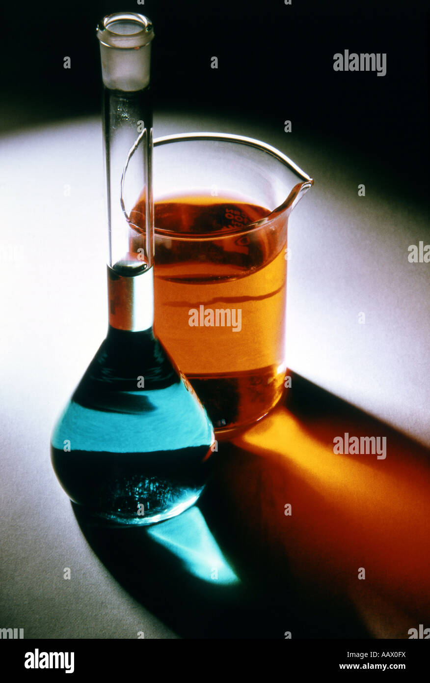 School science laboratory bottles chemicals hi-res stock photography ...