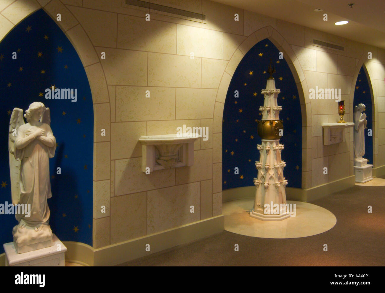 Interior small chapel inside cathedral hi-res stock photography and ...