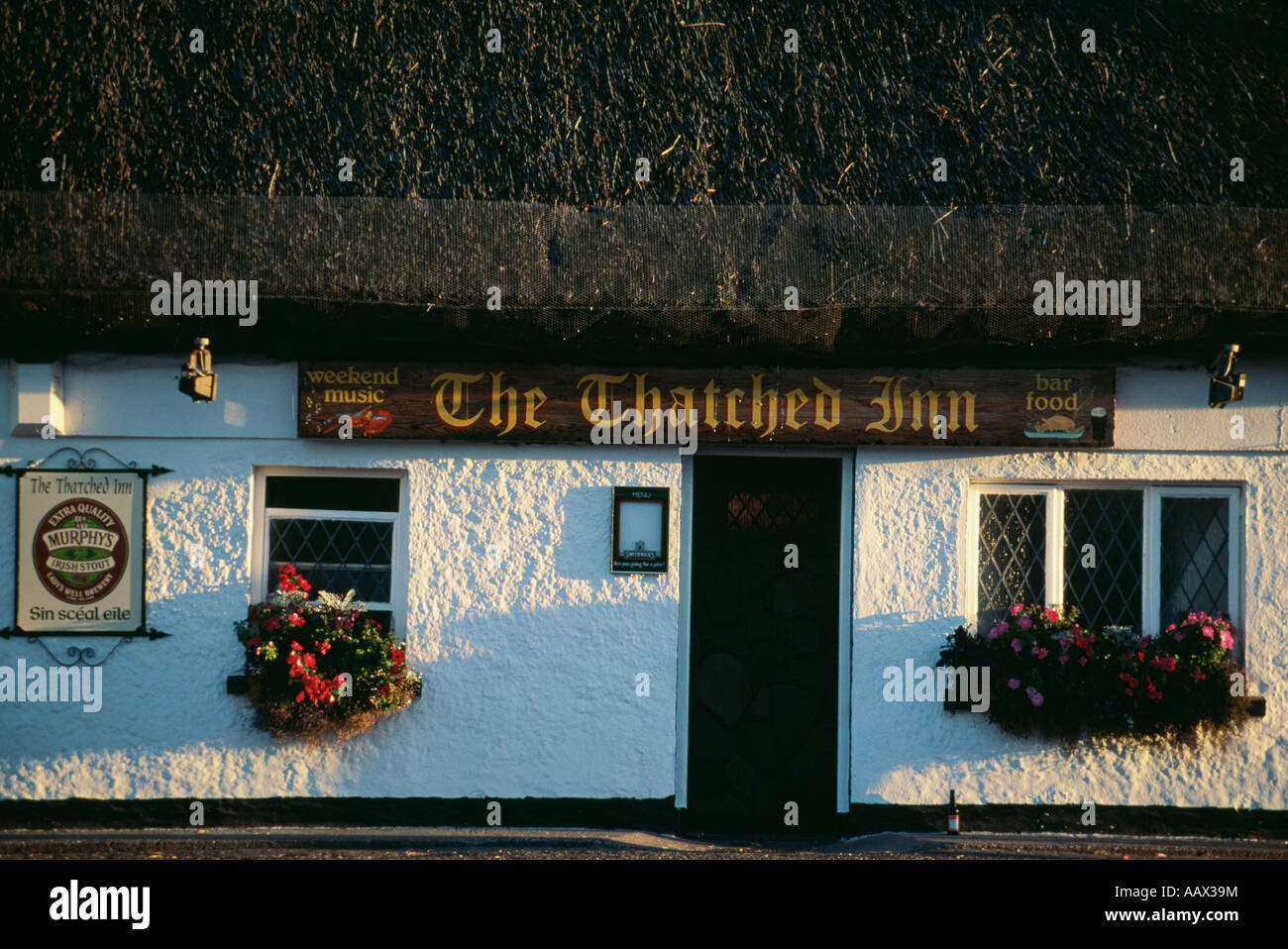 Pubs With Thatched Roofs High Resolution Stock Photography and Images ...