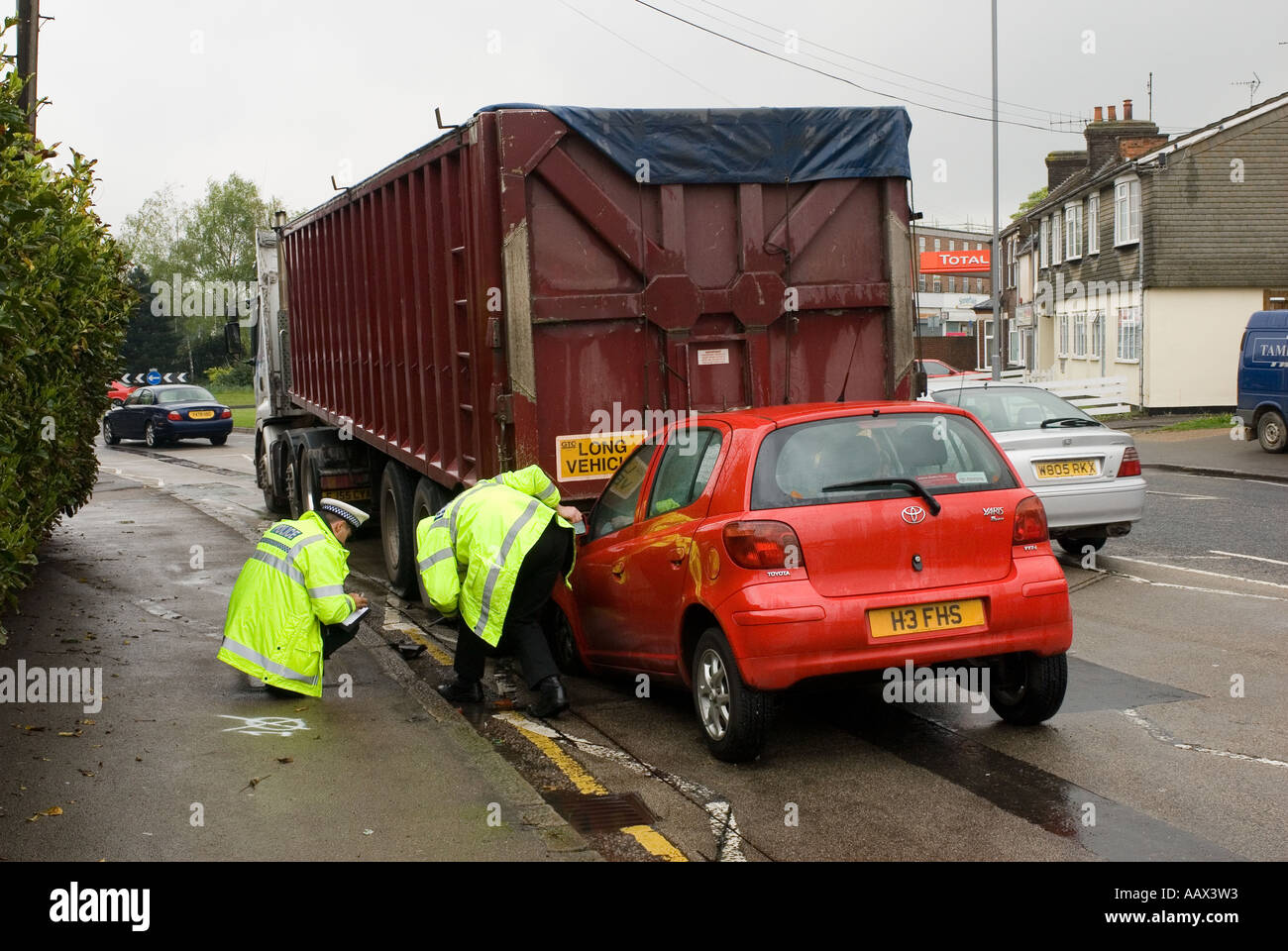 Police Officers investigate road traffic accident (RTA Stock Photo - Alamy
