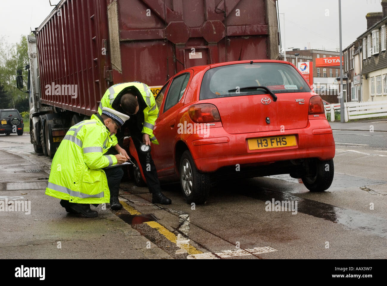 Police Officers investigate road traffic accident (RTA Stock Photo - Alamy