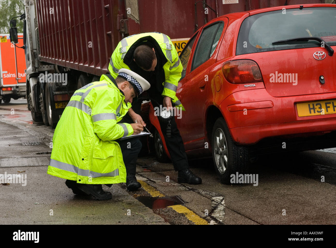 Police Officers investigate road traffic accident (RTA Stock Photo - Alamy