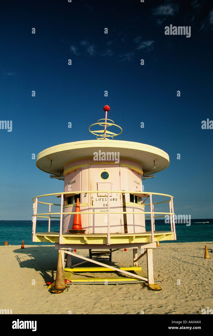 Lifeguards stations hi-res stock photography and images - Alamy