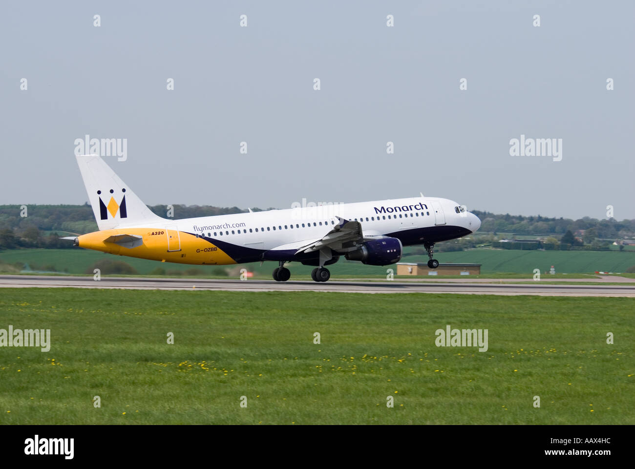 Boeing 737 aircraft wing flaps hi-res stock photography and images - Alamy