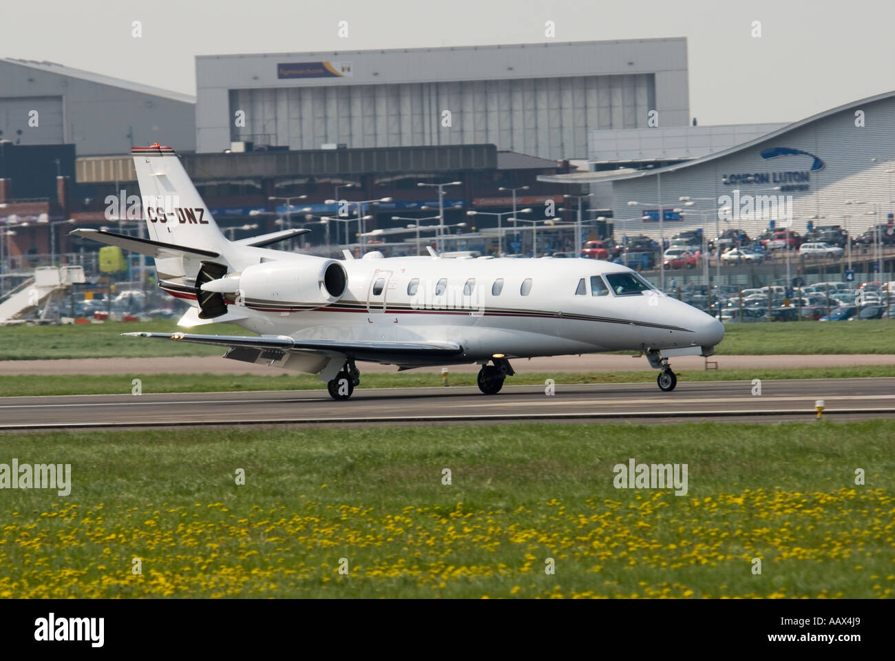 Learjet cockpit hi-res stock photography and images - Alamy