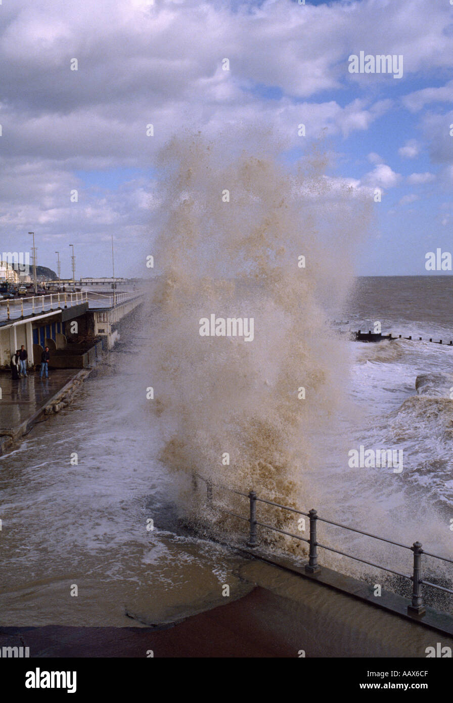 Storm england wave hi-res stock photography and images - Alamy