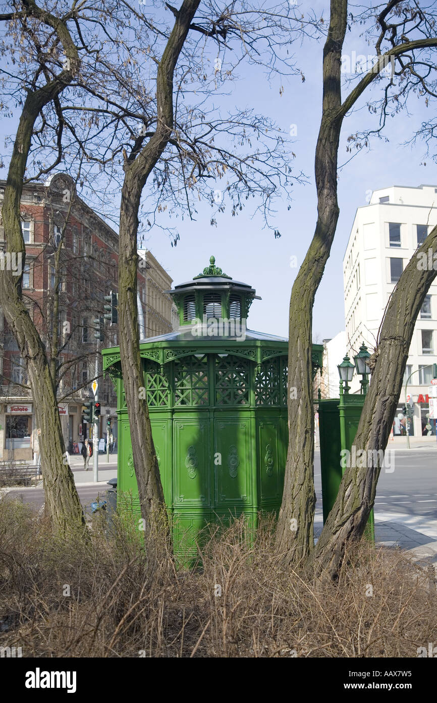 Pissoir berlin hi-res stock photography and images - Alamy