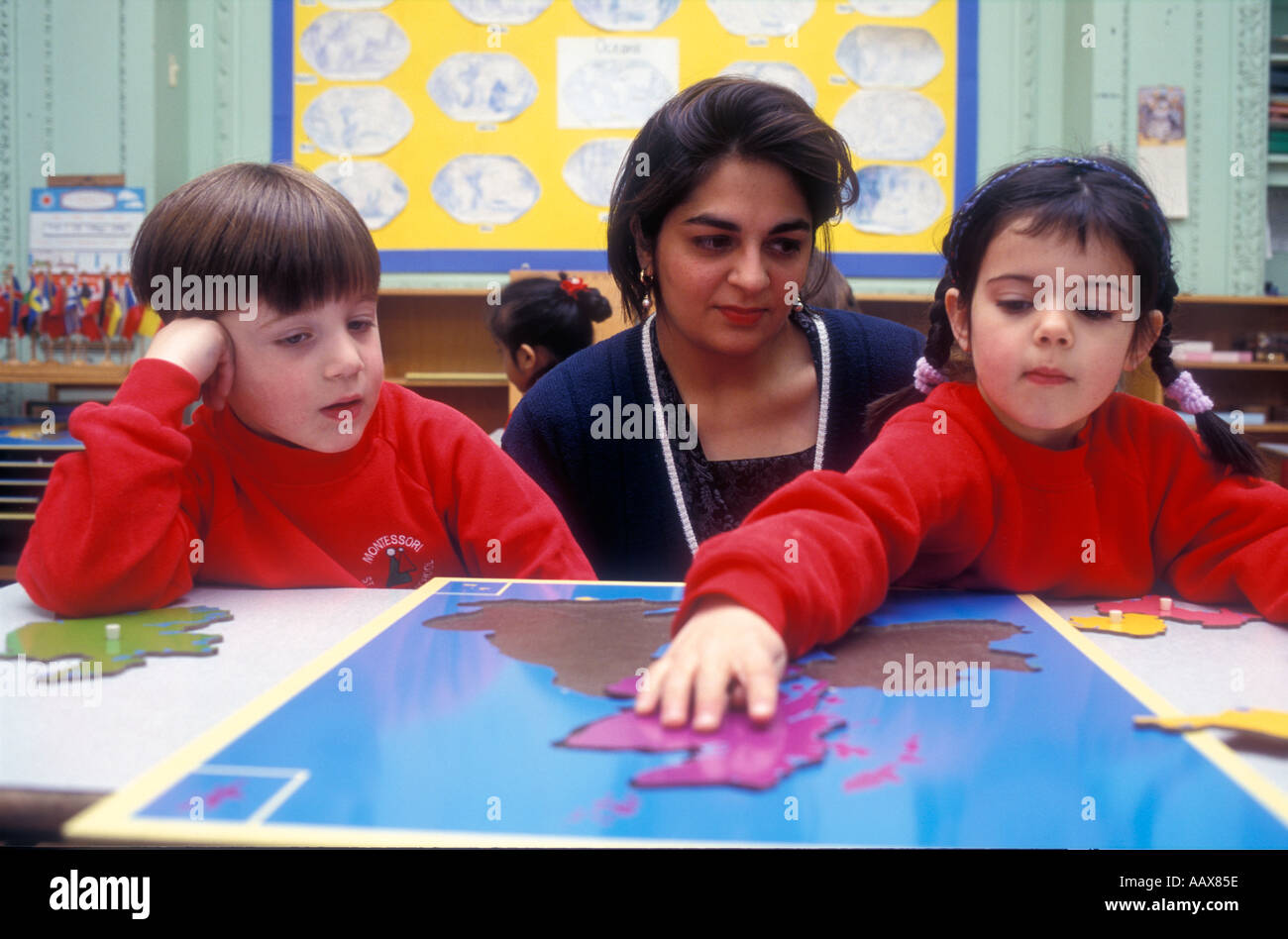 Geography lesson in primary school Stock Photo - Alamy