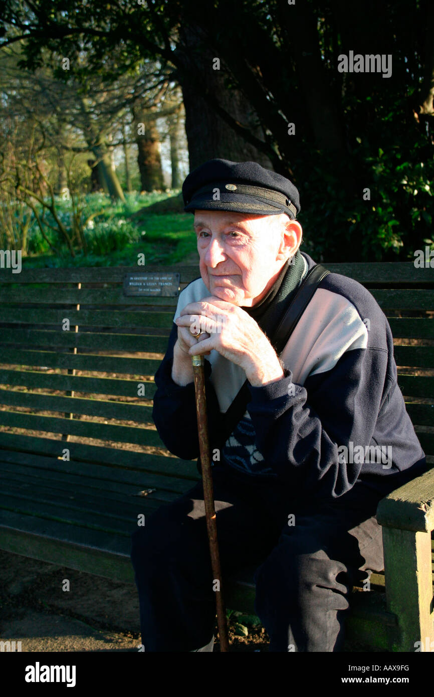 lonely old man sitting on a bench Stock Photo - Alamy lonely old man sitting on a bench Stock Photo - Alamy
