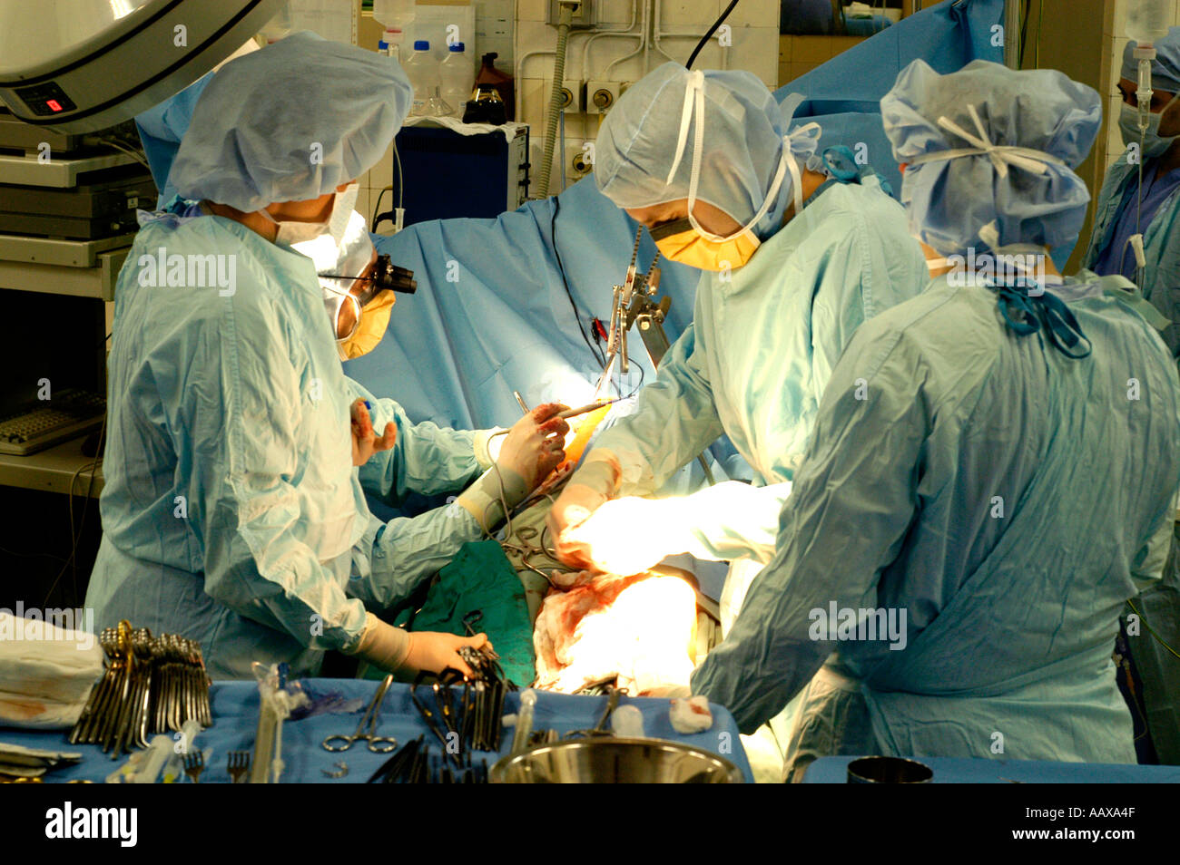 medicine surgeon do cardiology surgery doctors anesthesiologist patient ...