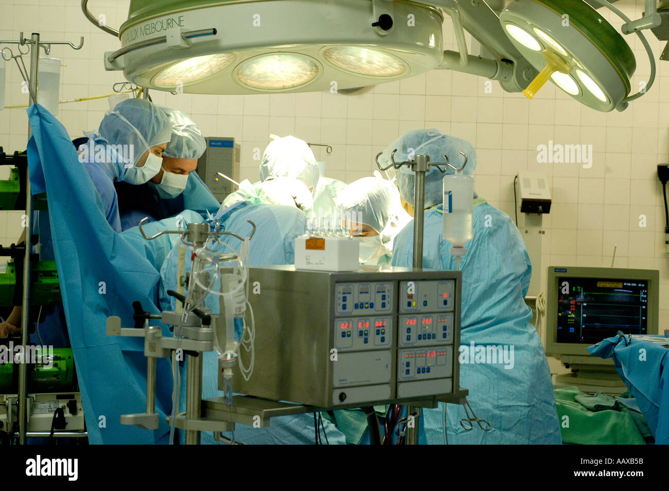 medicine surgeon do cardiology surgery doctors anesthesiologist patient ...