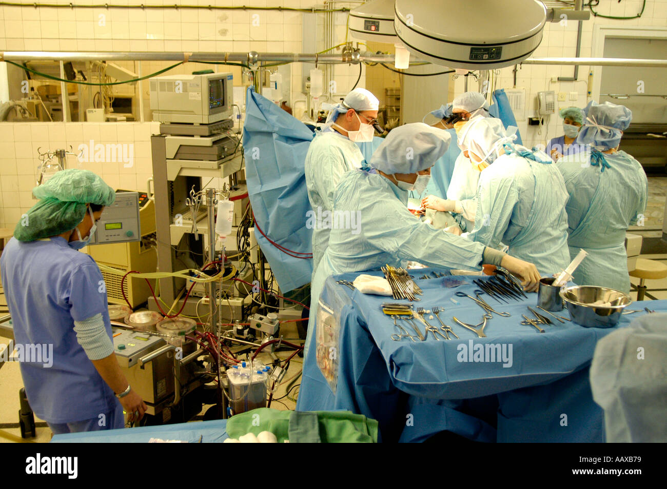 medicine surgeon do cardiology surgery doctors anesthesiologist patient ...