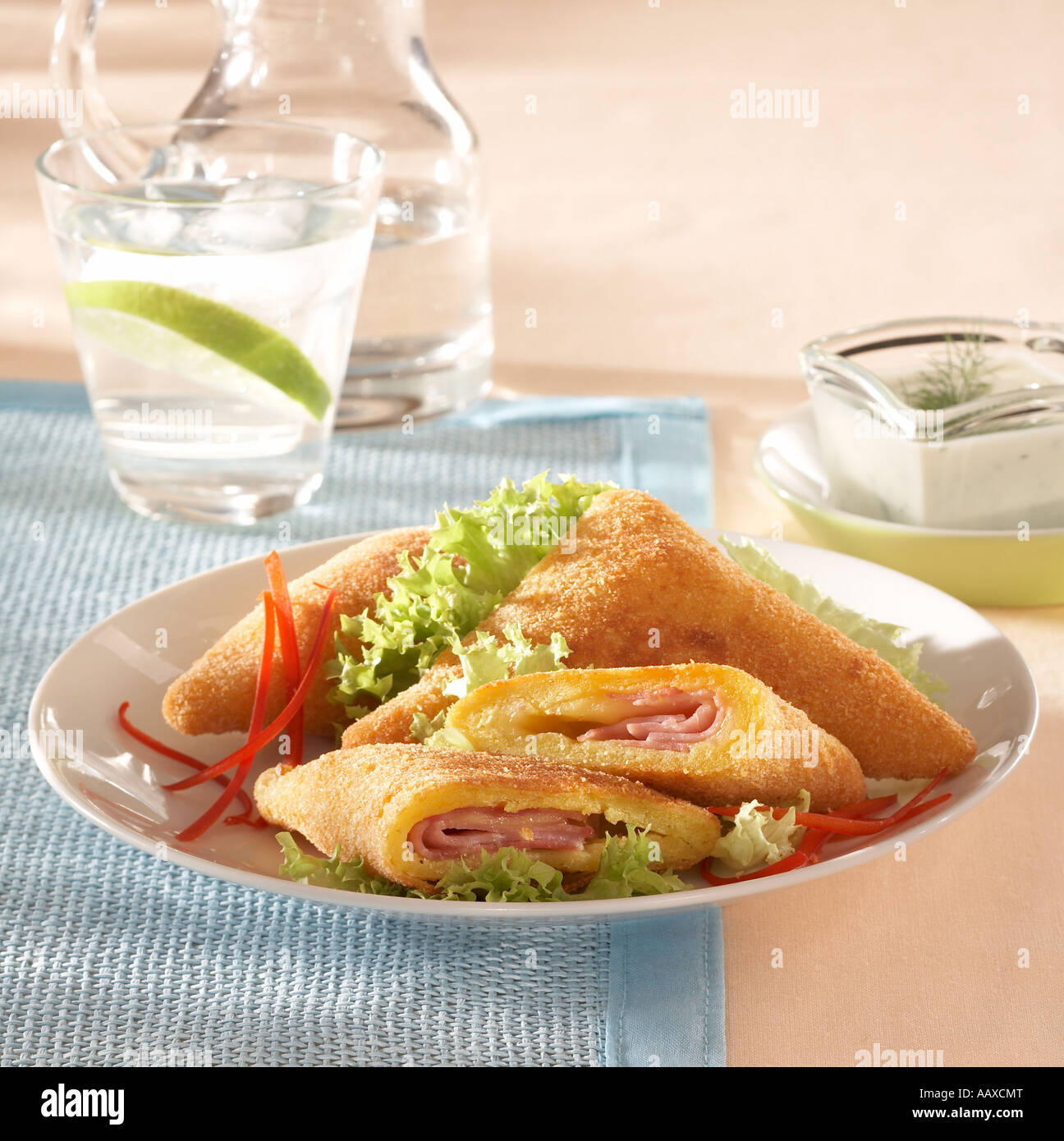 Triangels hi-res stock photography and images - Alamy