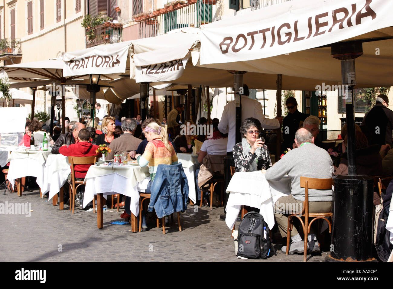 Outdoor cafe Piazza Navona Rome Italy Stock Photo - Alamy