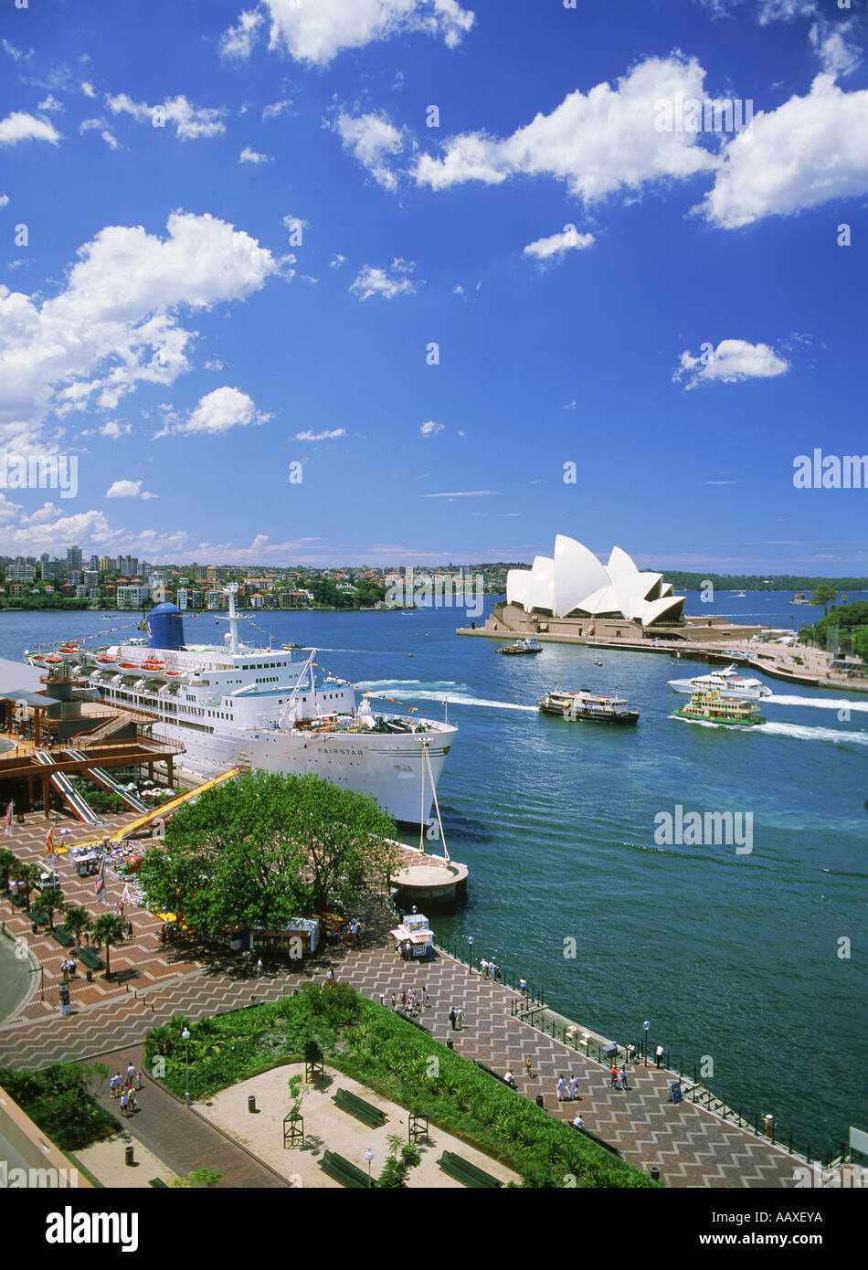Ships and passenger ships hi-res stock photography and images - Alamy