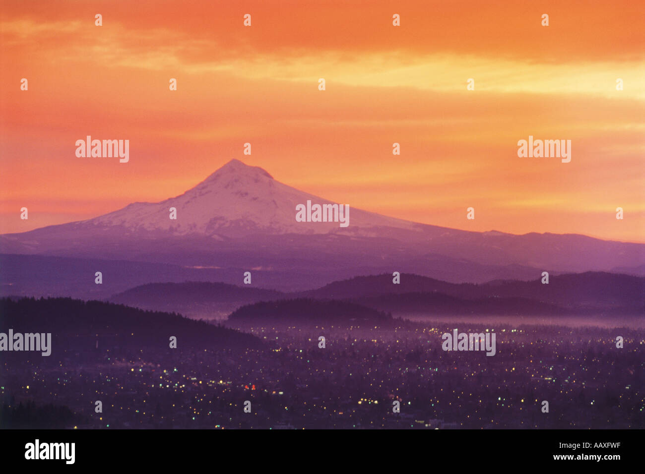 Portland skyline at dawn with Mount Hood in the distance Stock Photo ...
