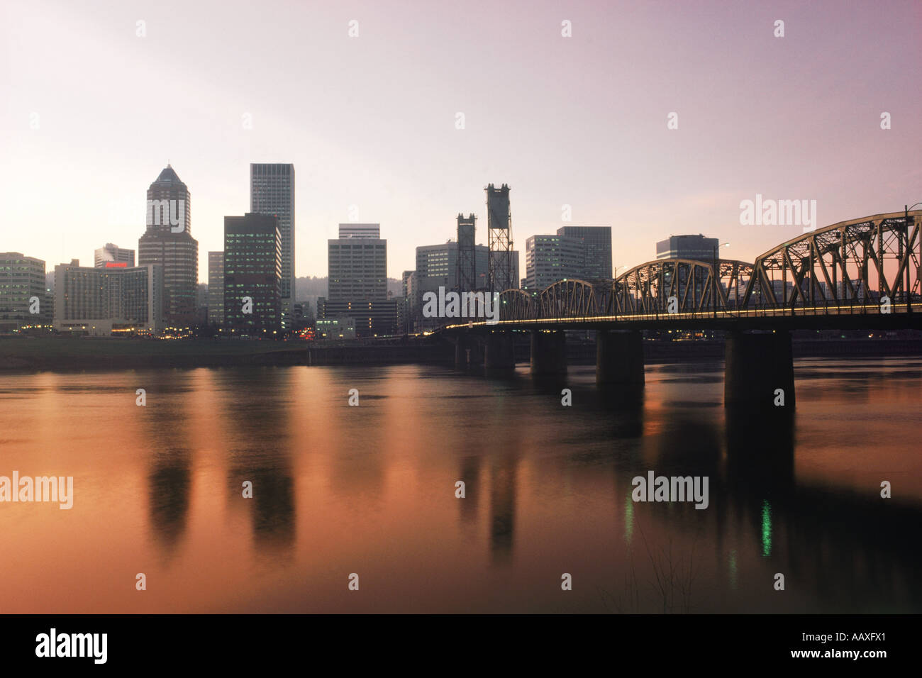 Portland and oregon and river hi-res stock photography and images - Alamy