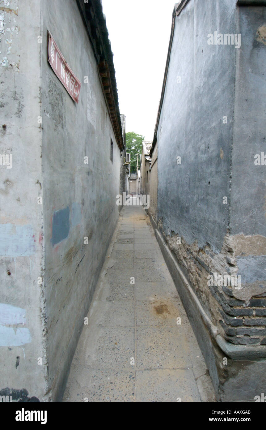 A very narrow hutong or lane in Beijing china 2006 Stock Photo - Alamy