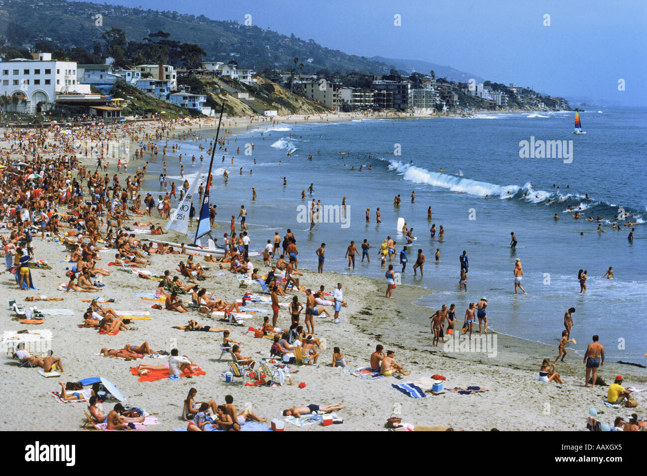 Summer crowd at Laguna Beach in Southern California Stock Photo - Alamy