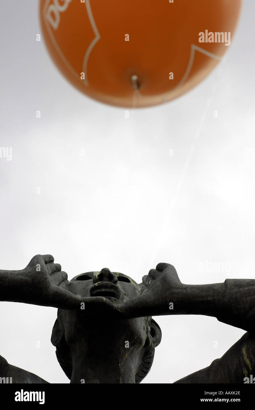 Screaming statue berlin hi-res stock photography and images - Alamy