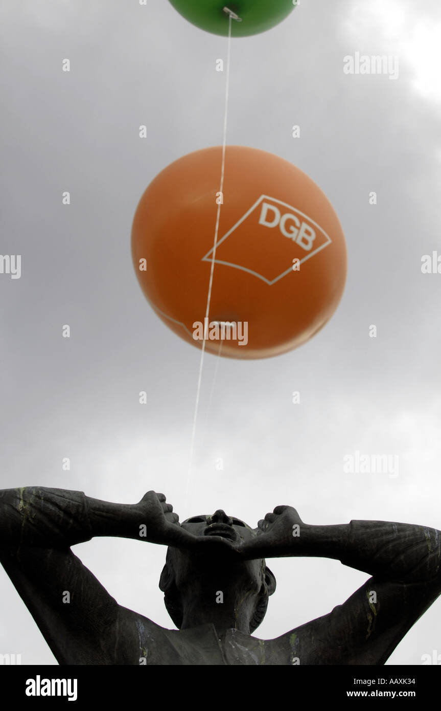 Screaming statue berlin hi-res stock photography and images - Alamy