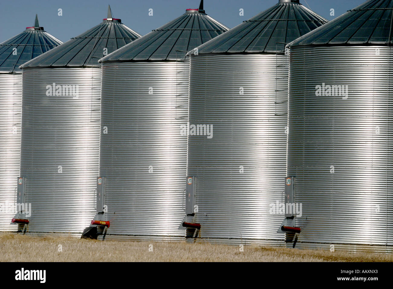 Row Of Grain Elevators High Resolution Stock Photography and Images - Alamy