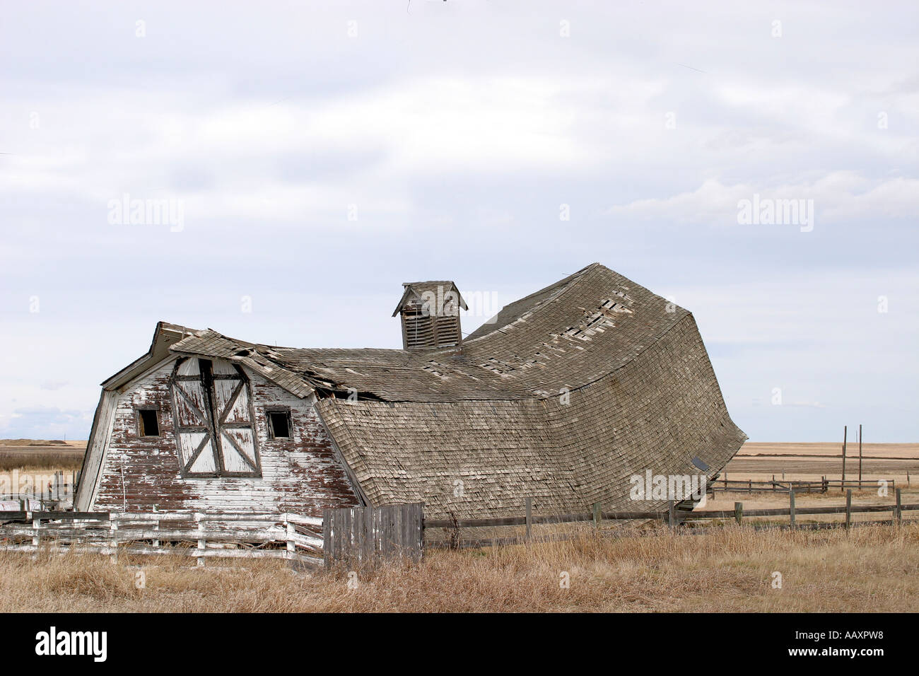 Deteriorated barn hi-res stock photography and images - Alamy