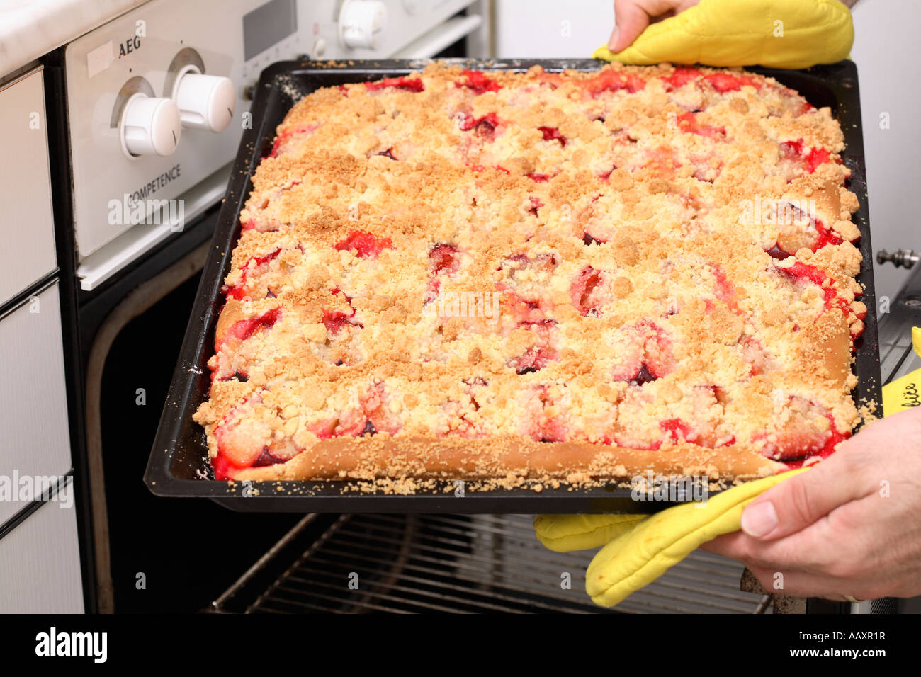 Plummy Pie step by step Stock Photo - Alamy