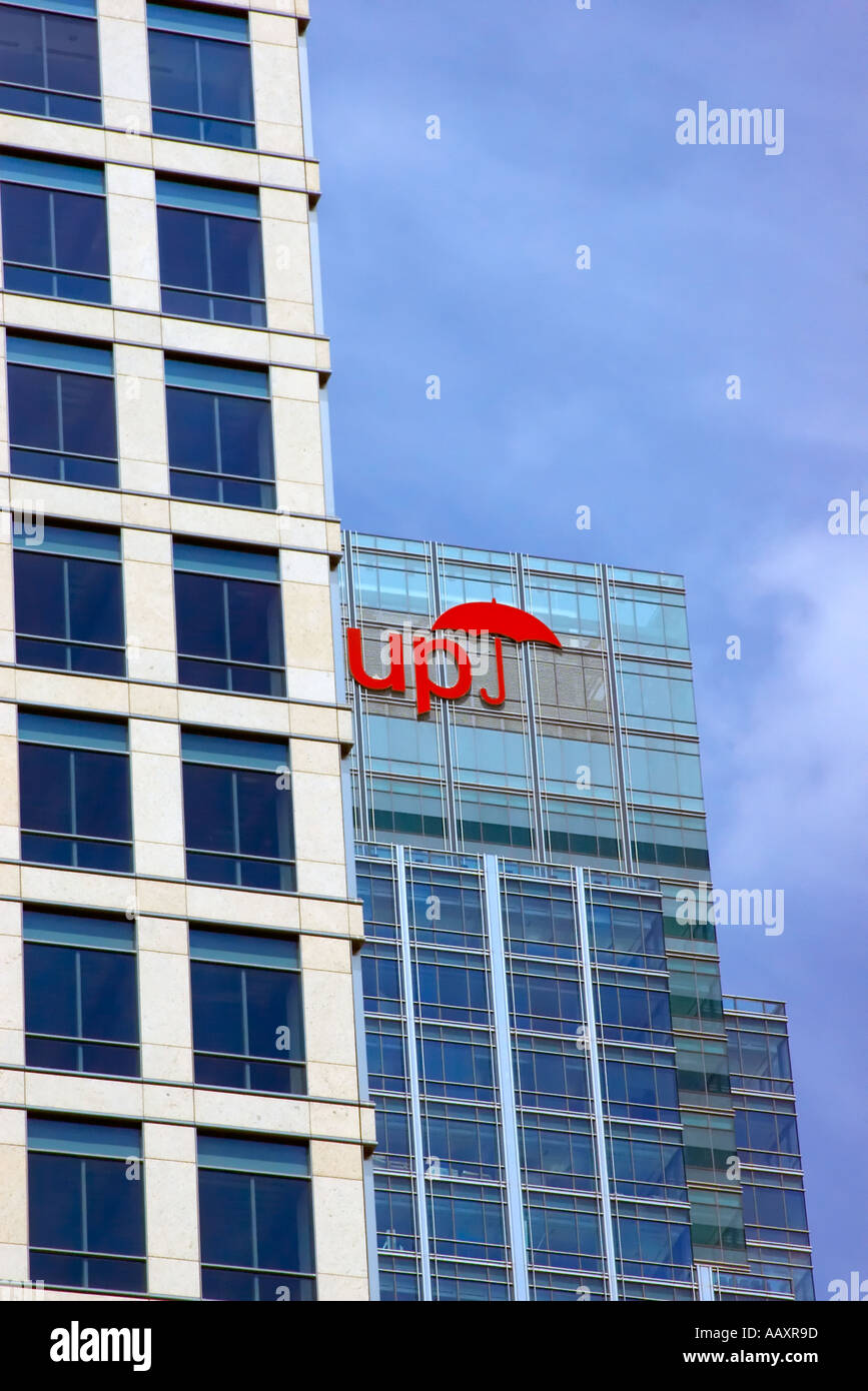 View of part of the Citigroup building in Londons docklands Stock Photo ...
