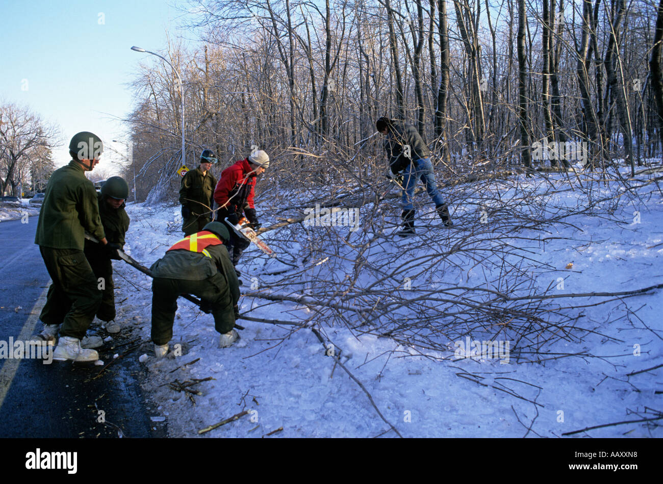 Canadian army cleaning up the streets after the ice storm 1998 Montreal ...