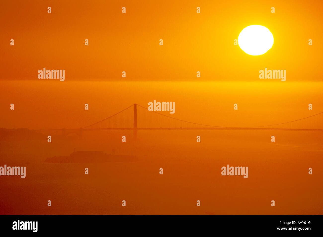 Sun over bridge hi-res stock photography and images - Alamy