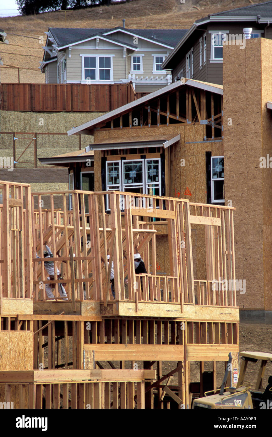 Building construction workers homes hi-res stock photography and images ...