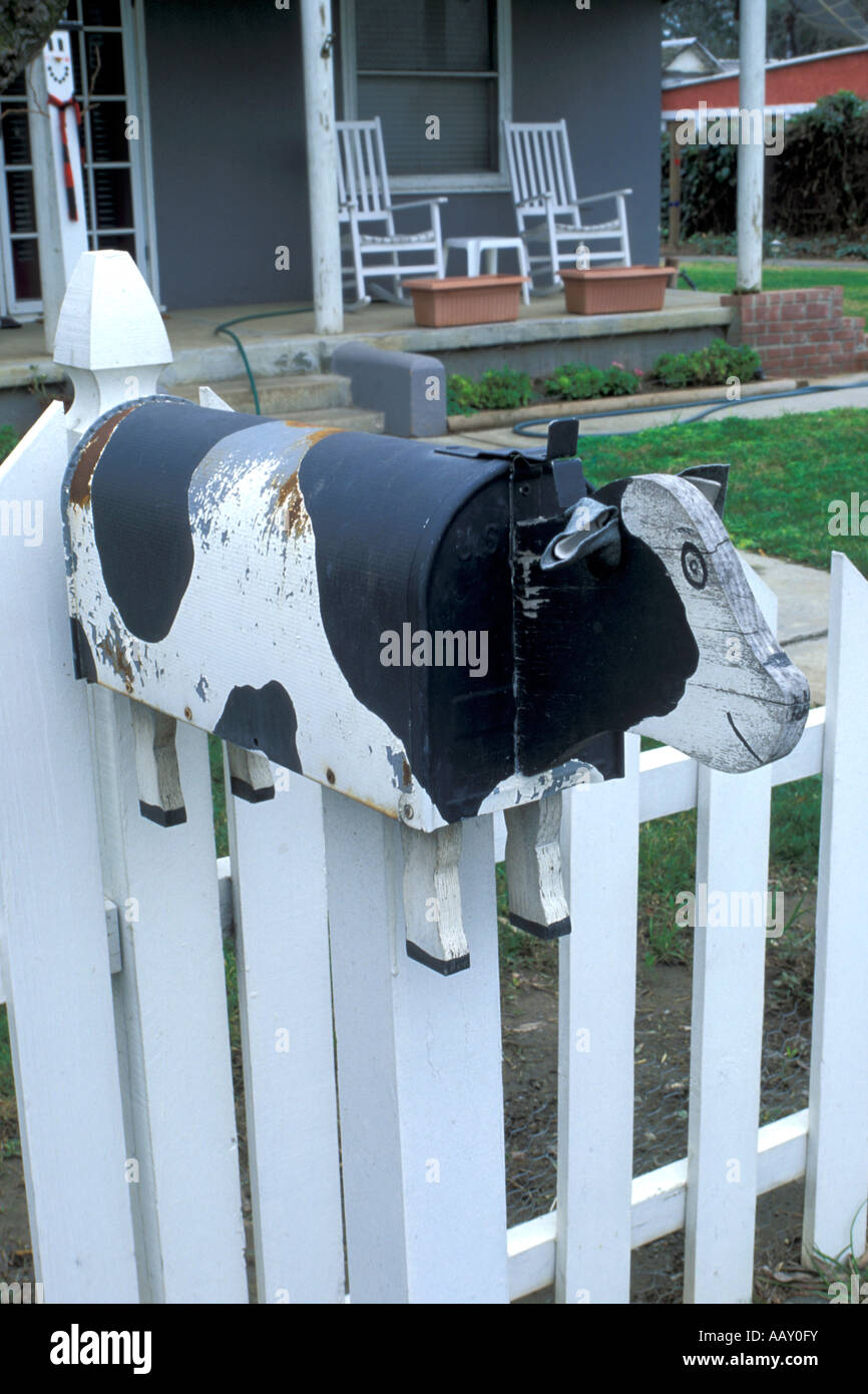 Cow mailbox hi-res stock photography and images - Alamy