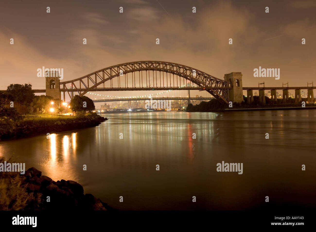 Hell gate bridge hi-res stock photography and images - Alamy