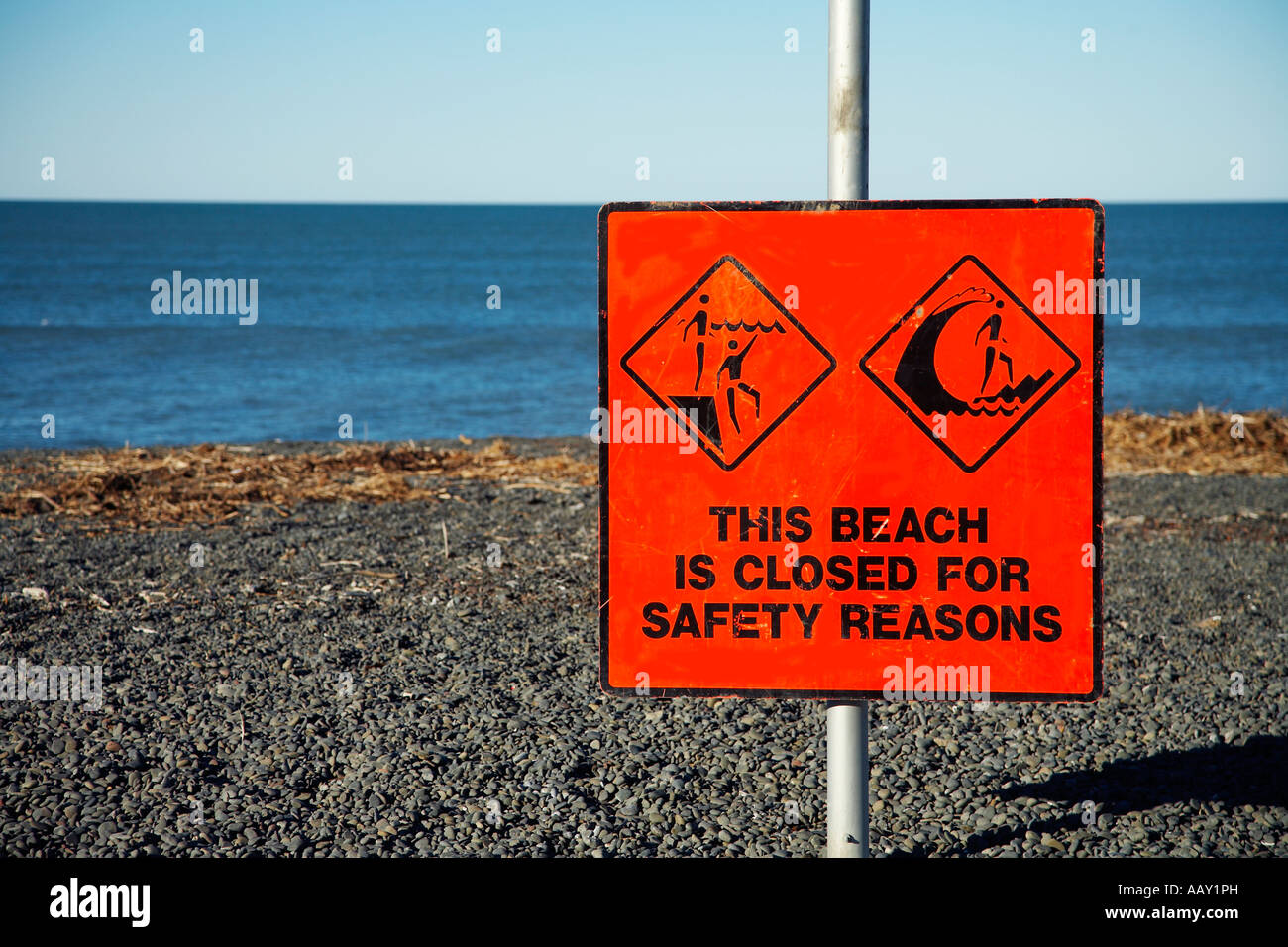 beach closed safety reasons sign Stock Photo - Alamy