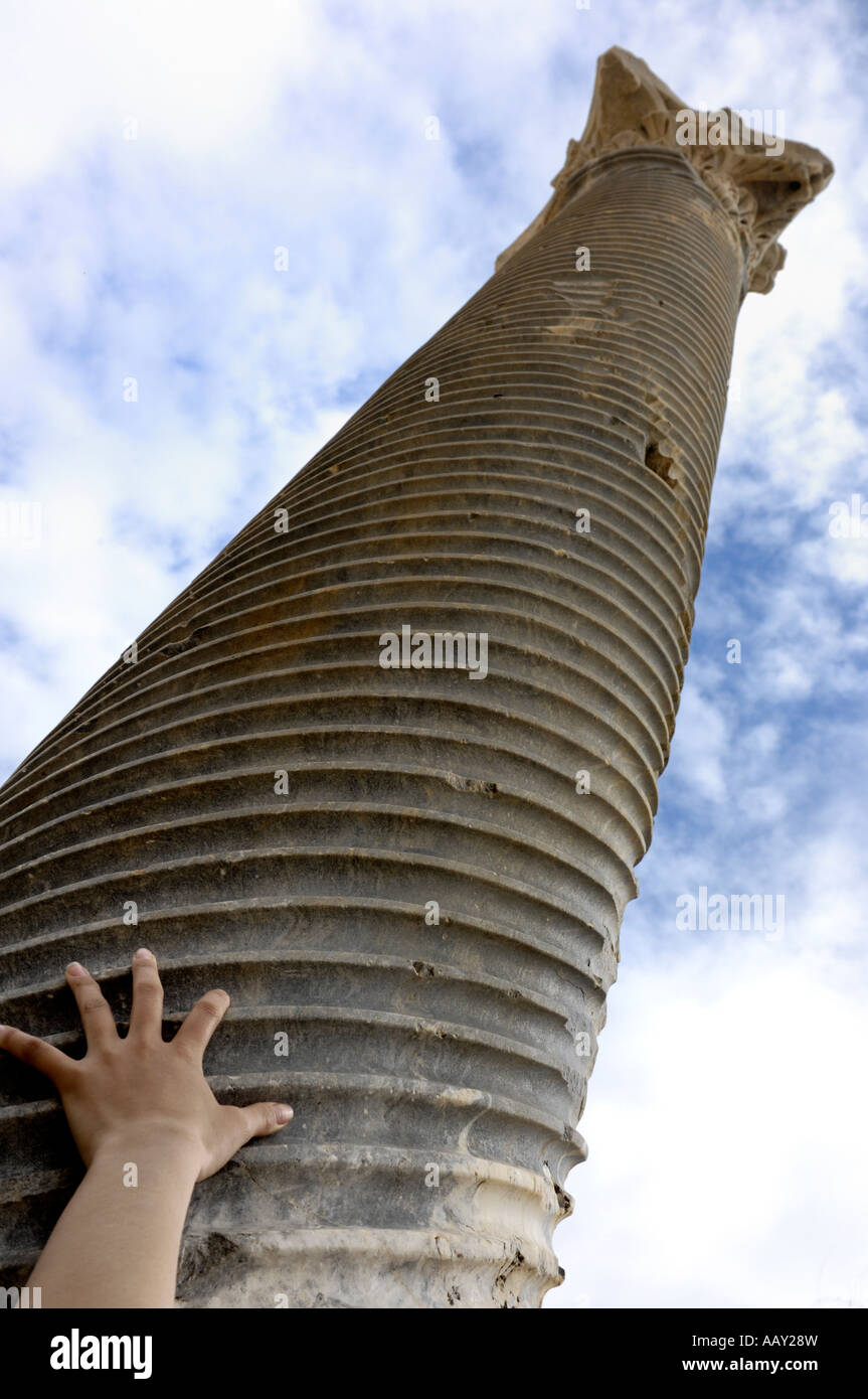 Ancient roman column hand hi-res stock photography and images - Alamy
