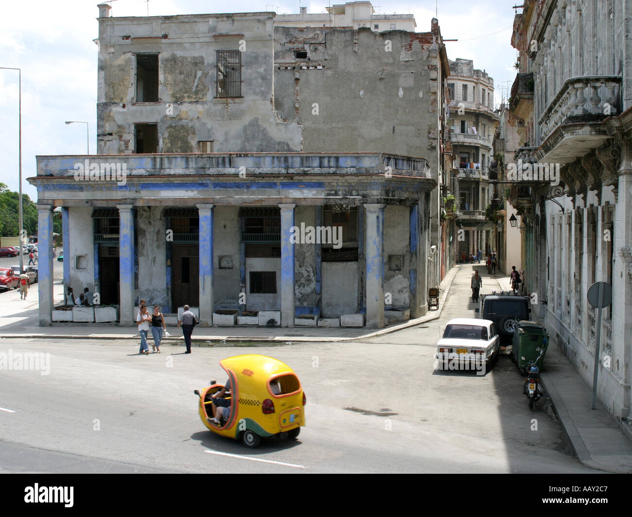 Cuban slum hi-res stock photography and images - Alamy