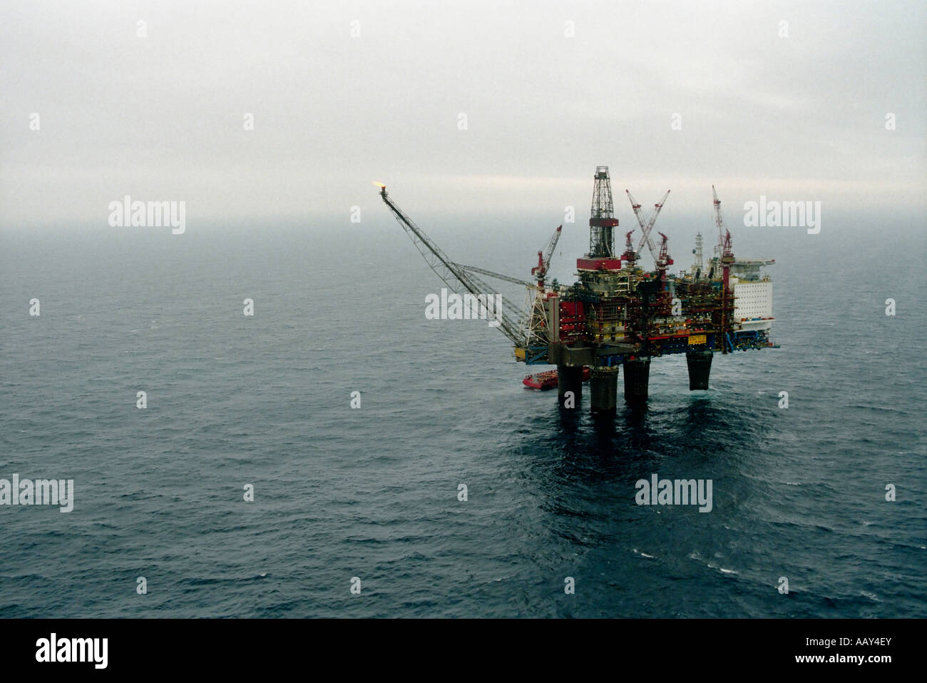 North sea oil platform worker hi-res stock photography and images - Alamy